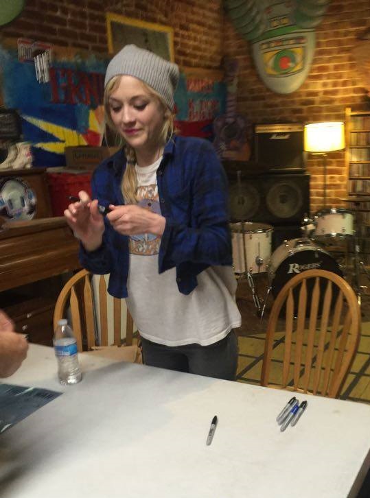 VJBrendan.com: I Met Emily Kinney aka 'Beth Greene' From 'The Walking ...