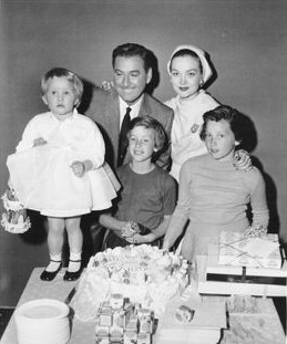 Errol Flynn: Errol Flynn & His Children (Photos)
