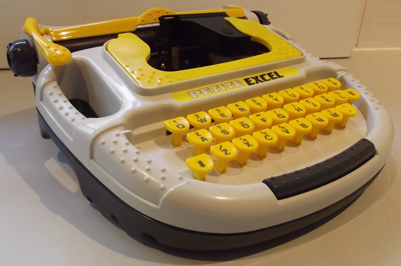 2003 Impact Toys electro-TYPE Electronic Typewriter on the Typewriter ...