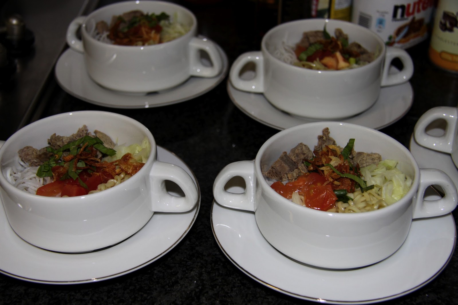 Kreasi Dapur Iis Sukendar: Menu Jamuan Makan Malam