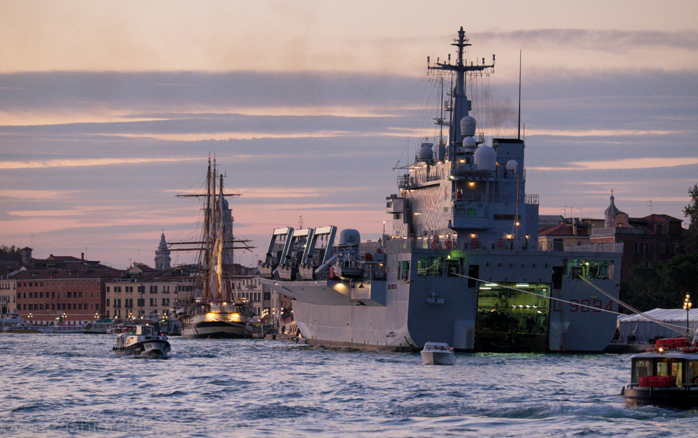 venezia blog: Tidying Up At Day's End--and Your Chance to Board an ...