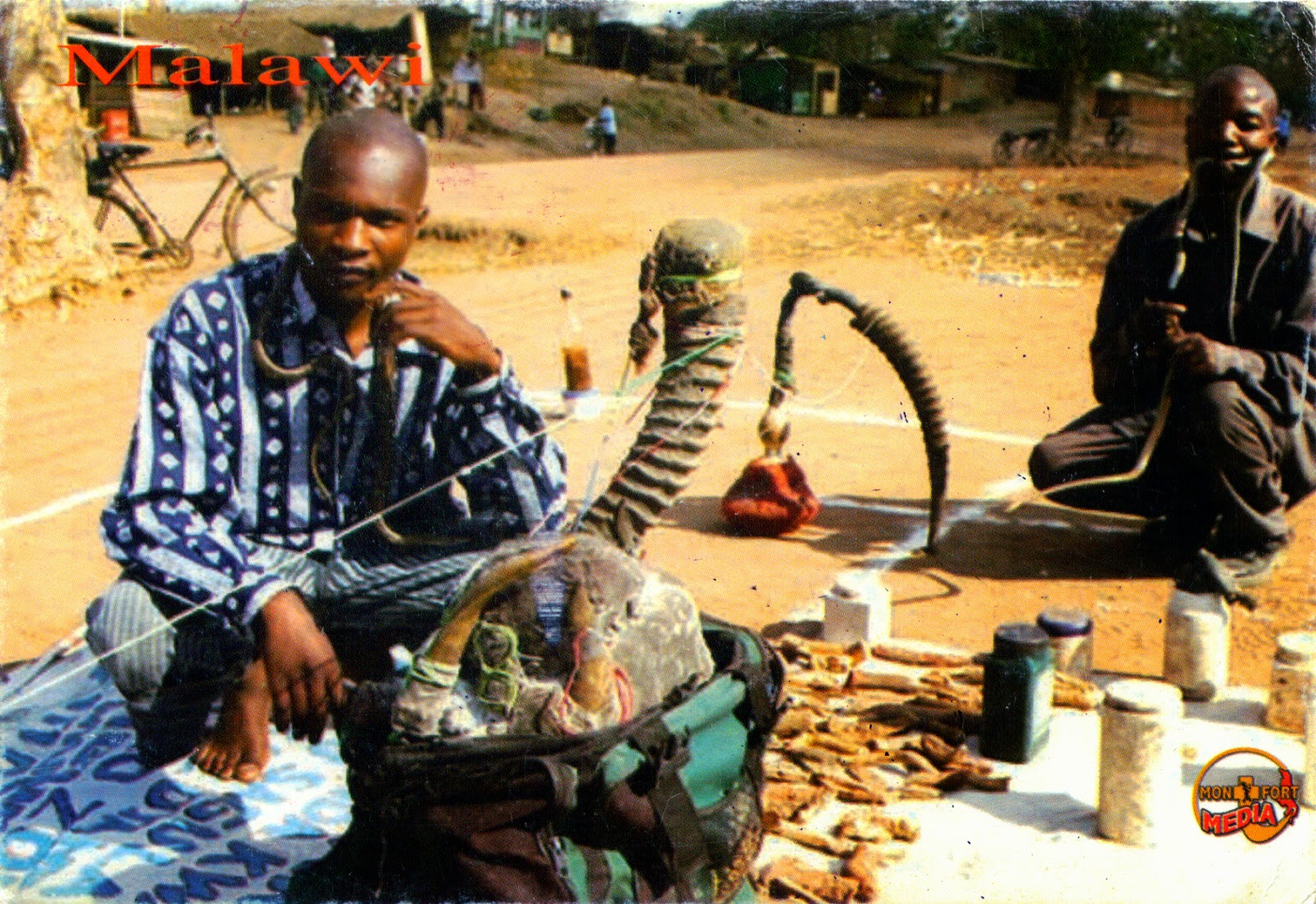 WORLD, COME TO MY HOME!: 1194 MALAWI - A witch doctor and his utensils