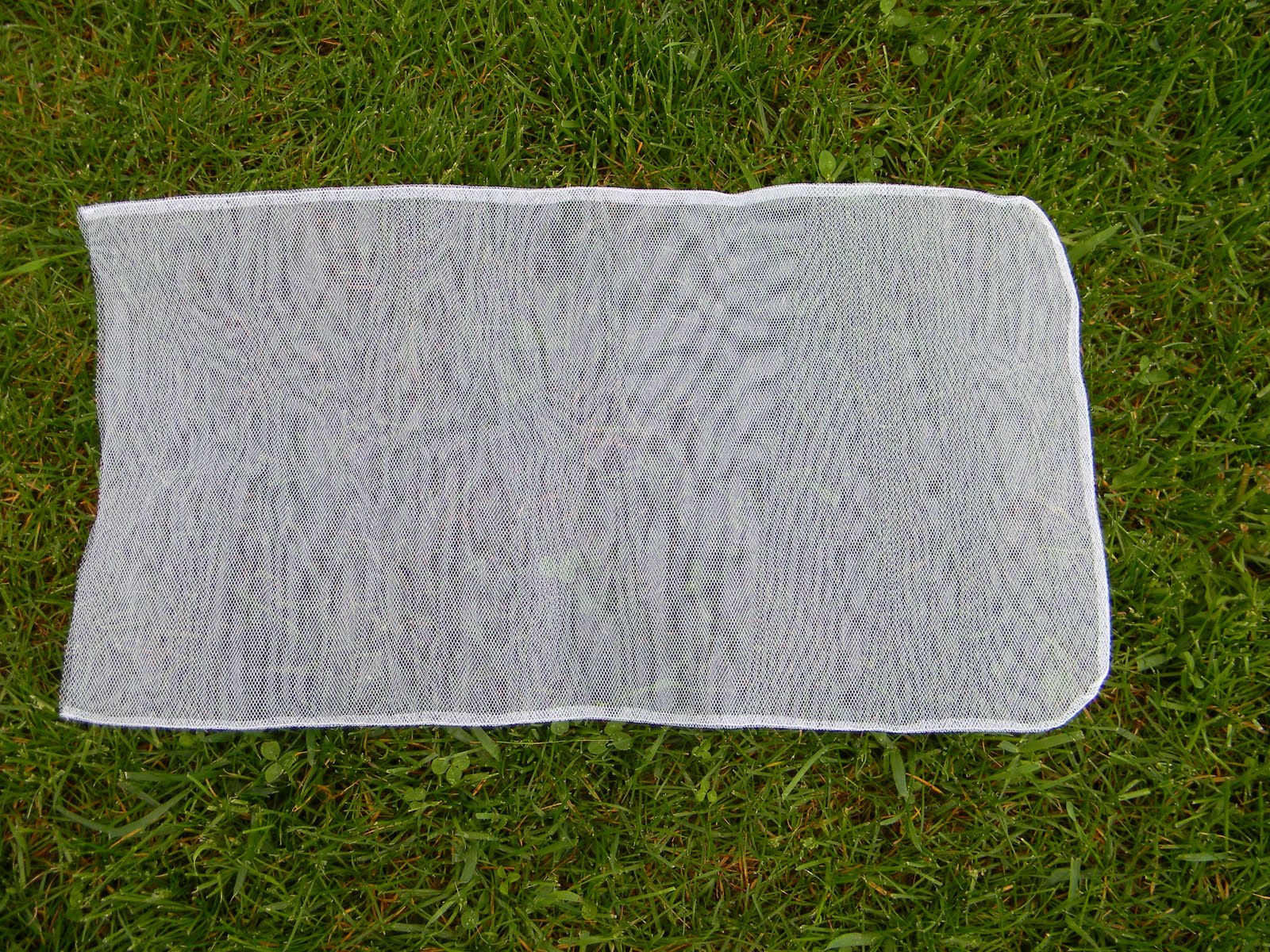 fat quarter friday {butterfly net / bug catcher tutorial}