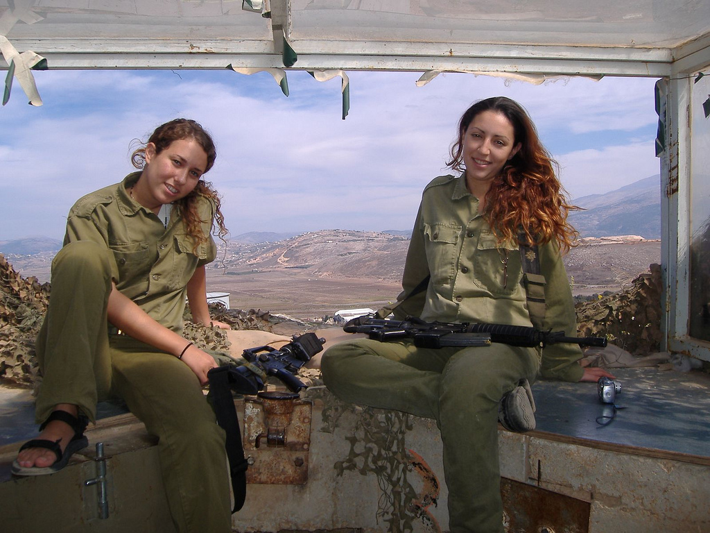 Female Soldier Feet: army girls