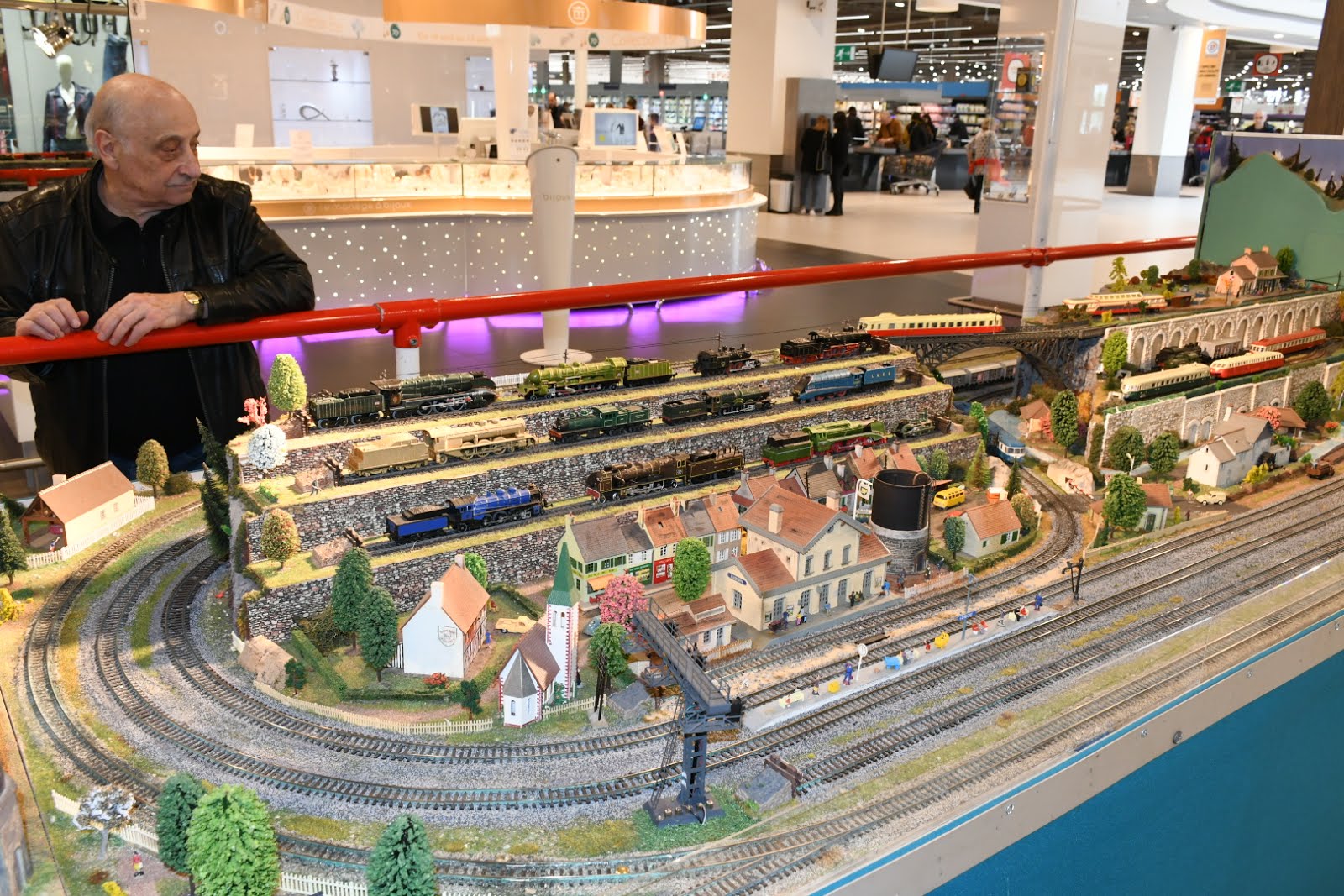 Loco-Revue: Des trains en vitrine... à Thionville