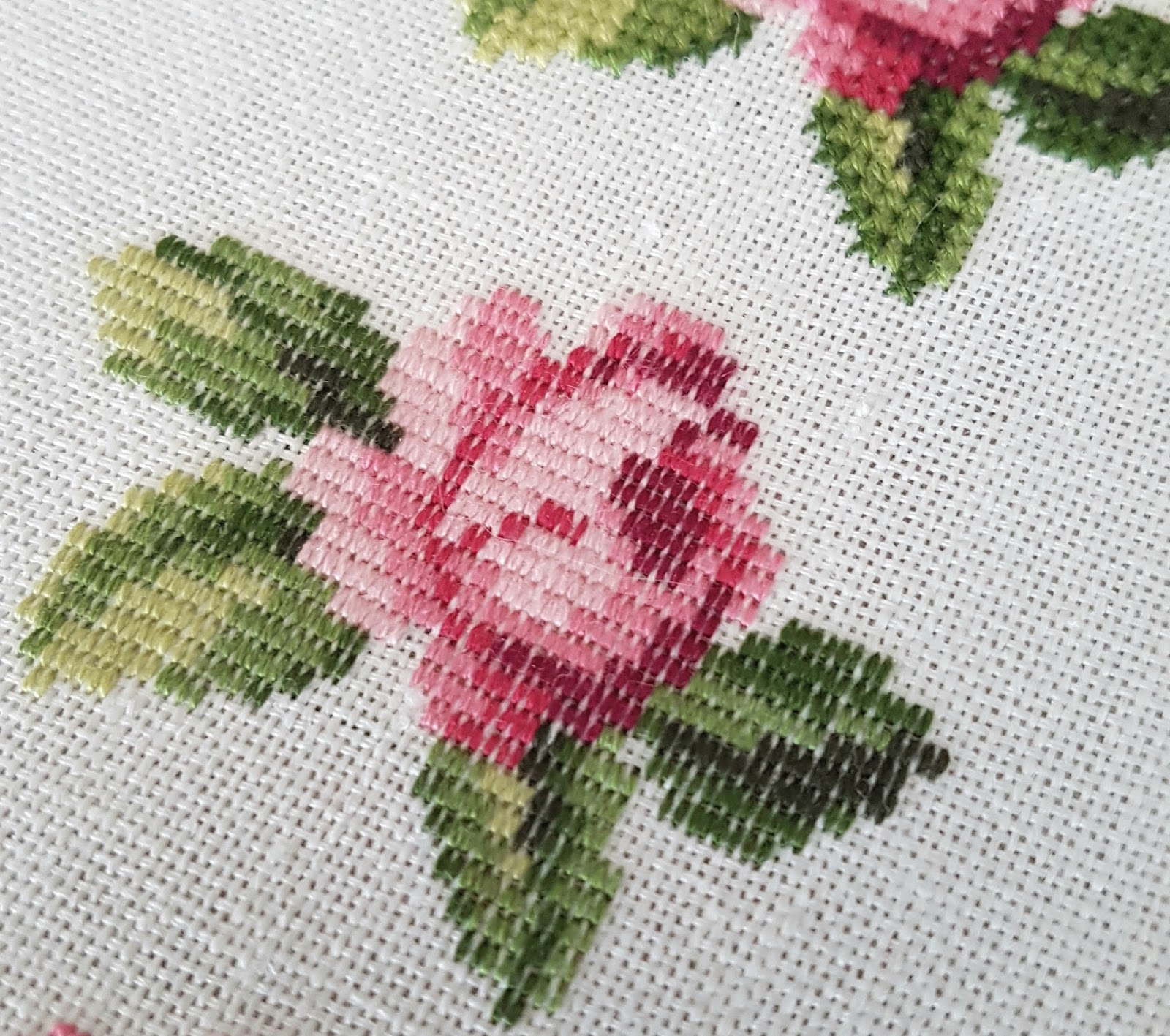Roland-designs.: Small rose. Free cross stitch pattern - Part 2 Gobelin ...