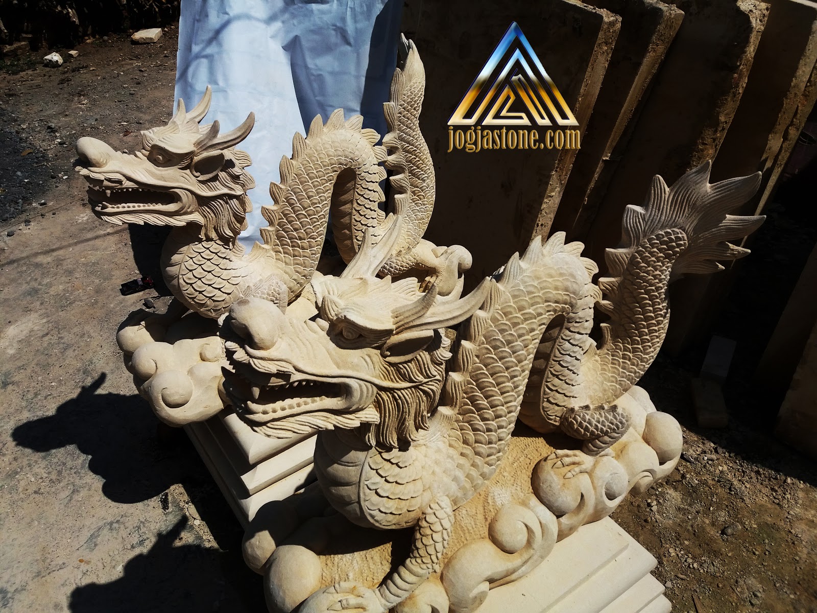 25+ Konsep Terkini Patung Naga