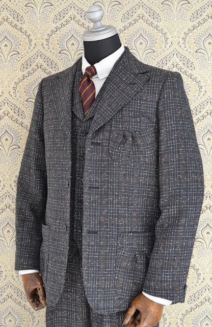 ADJUSTABLE COSTUME: Now accepting applications~3B Pinchback Style 3P-Suit