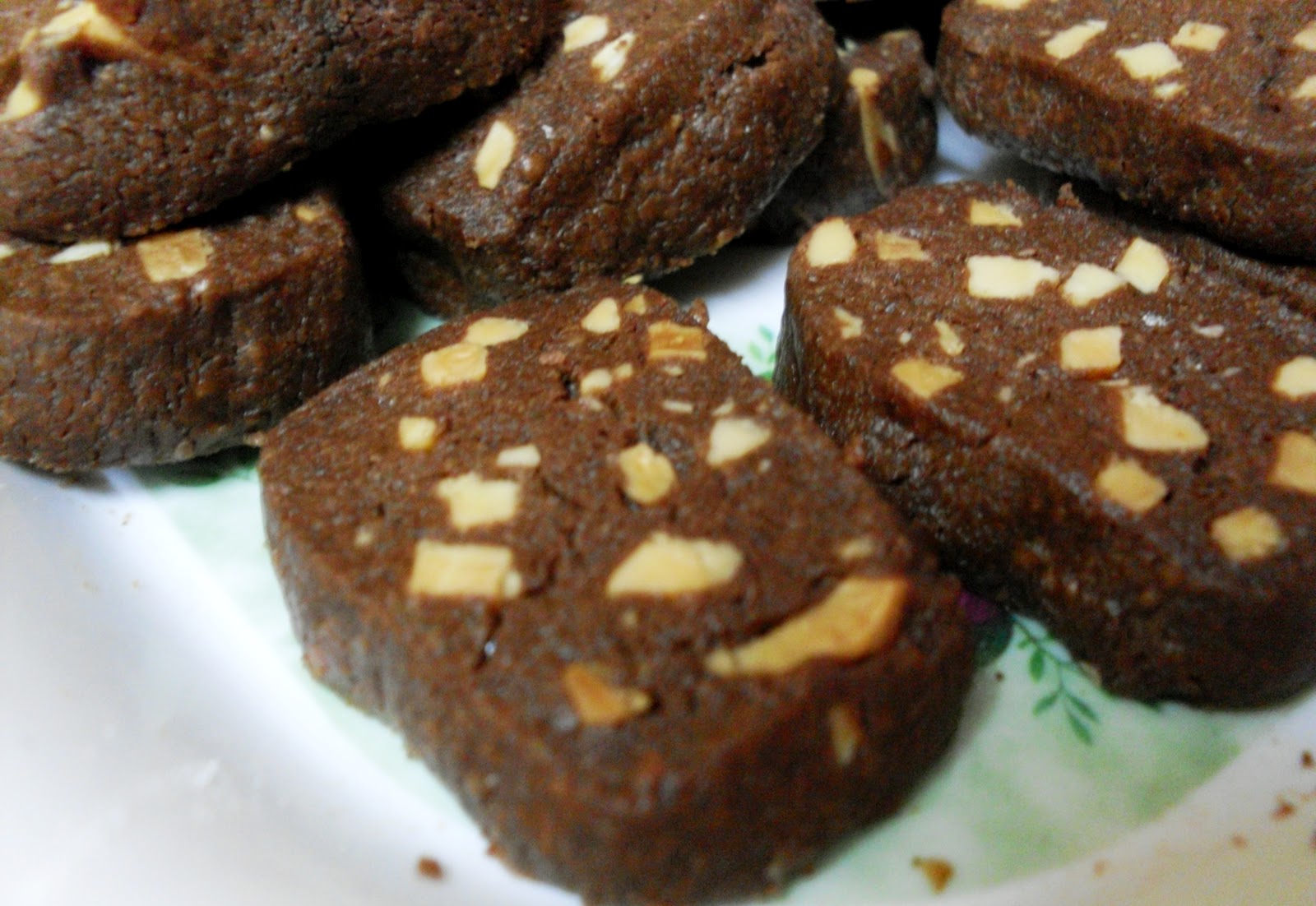 My Kitchen Diary: BISKUT BADAM COKLAT