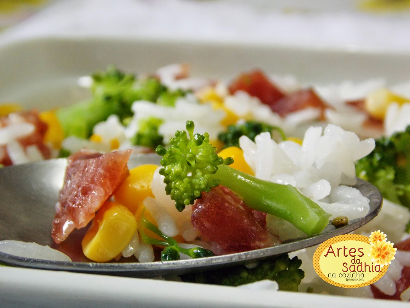 Arroz colorido da copa com brócolis ninja,milho verde e salame | Artes ...