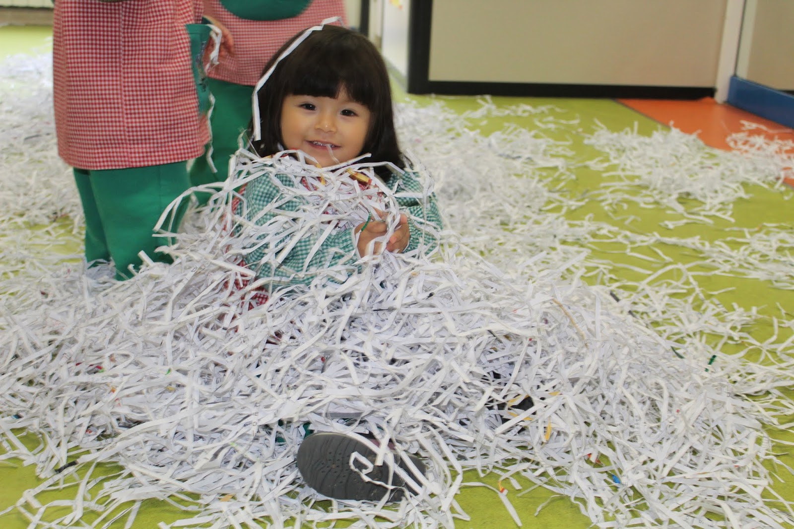 Gresol Kids: Shredded paper activity - "I am a little snowman"
