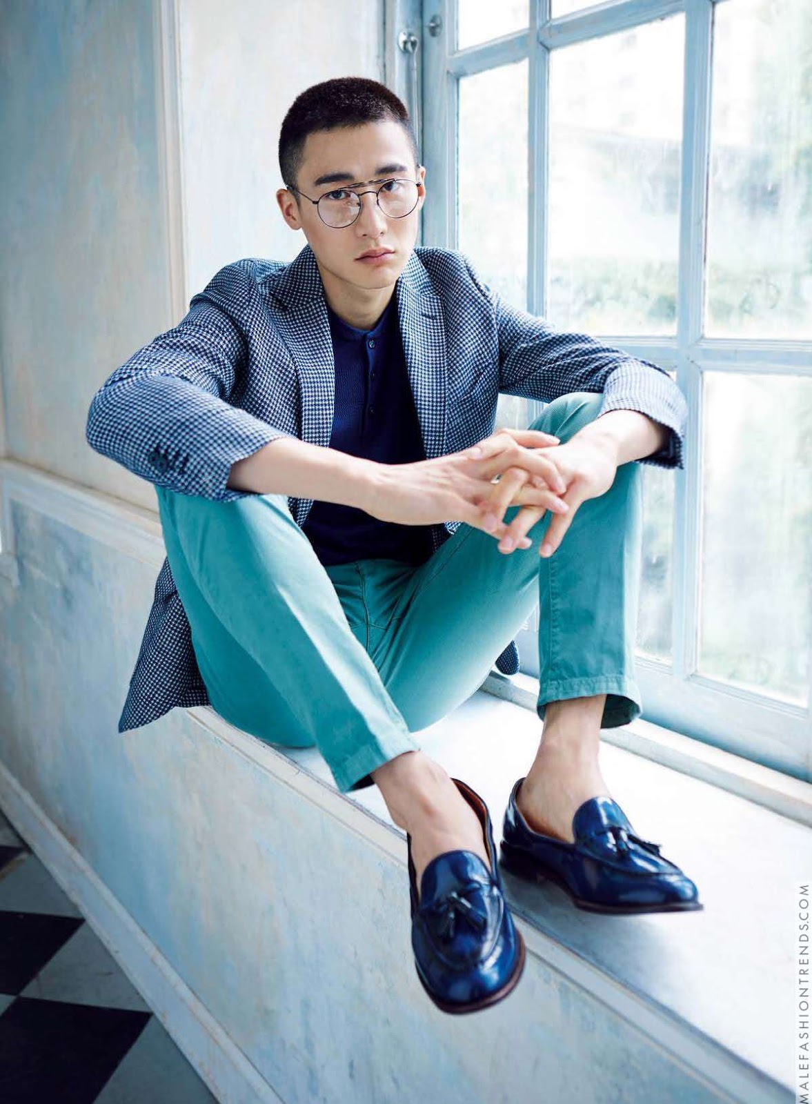 Sehan Lee luce los perfectos trajes de verano para GQ Tailandia