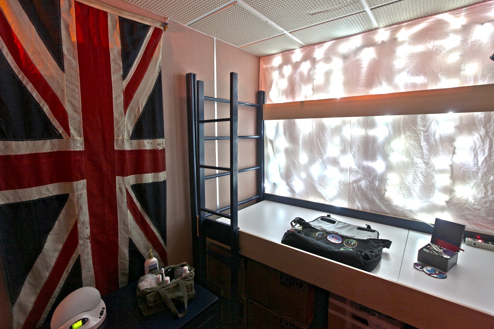 Mike on the Ice: Cool McMurdo Dorm Rooms
