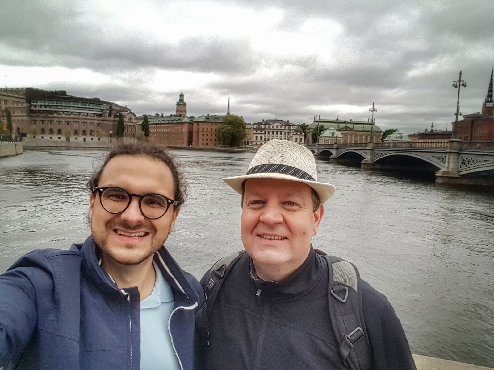 Kodierer [Coder]: #HoloTouring Stop 1 - Content for the DevSum 2016 HoloLens Presentation