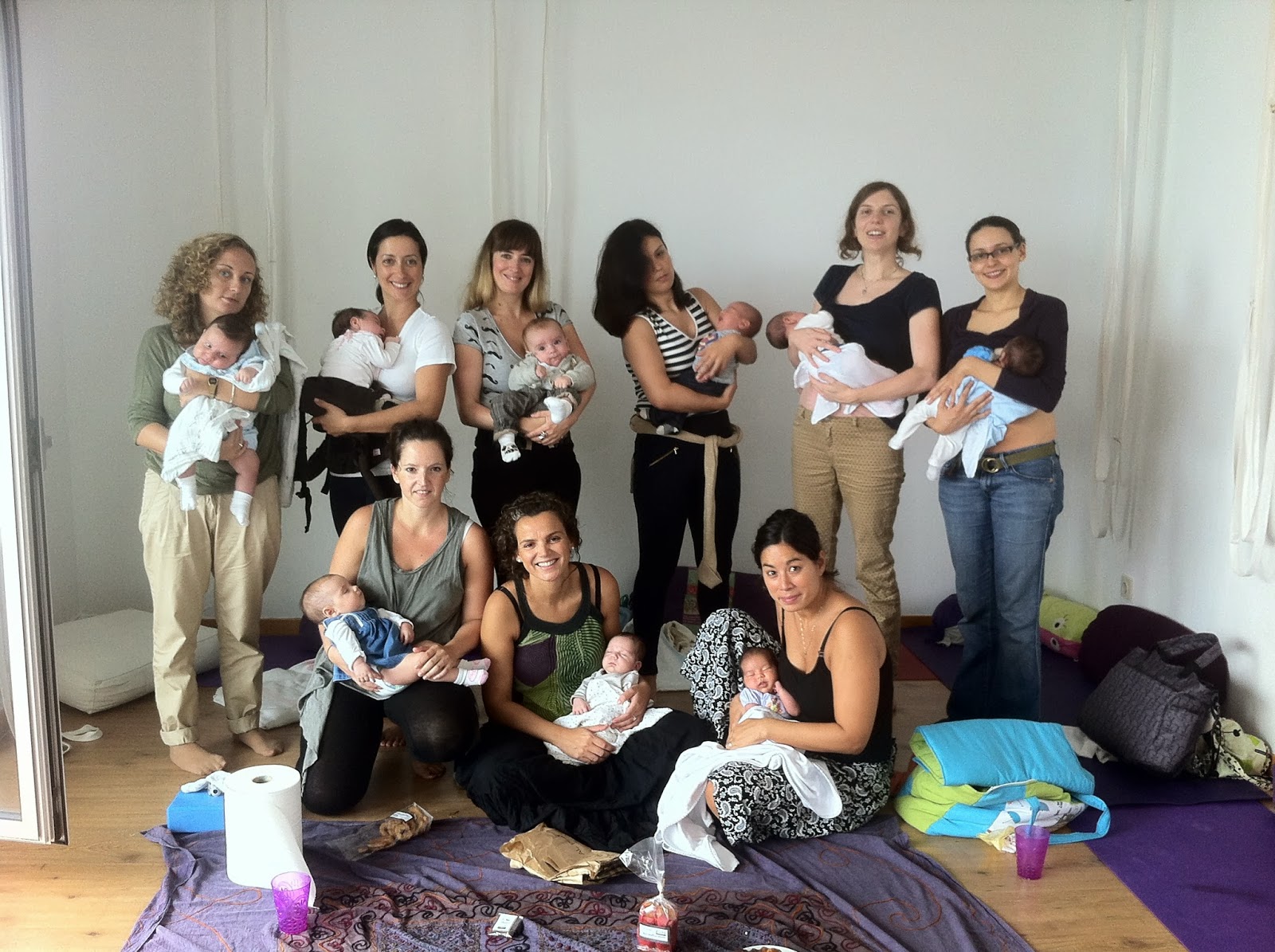 Yoga post parto - mamas y bebes - BARCELONA