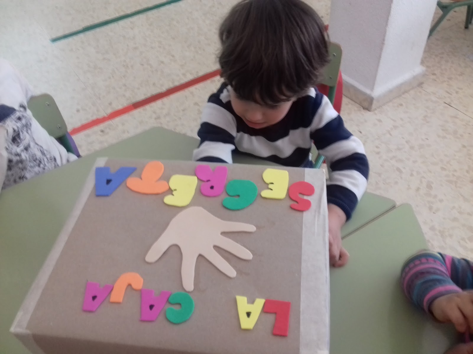 PEQUESDESCUBRIDORES: CON NEREA JUGAMOS CON LOS SENTIDOS