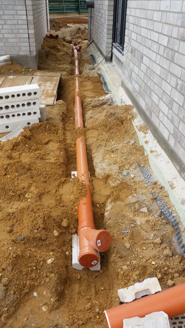 Hausbau Nadine, Max & Alex: Anschlüsse Rigole fertig