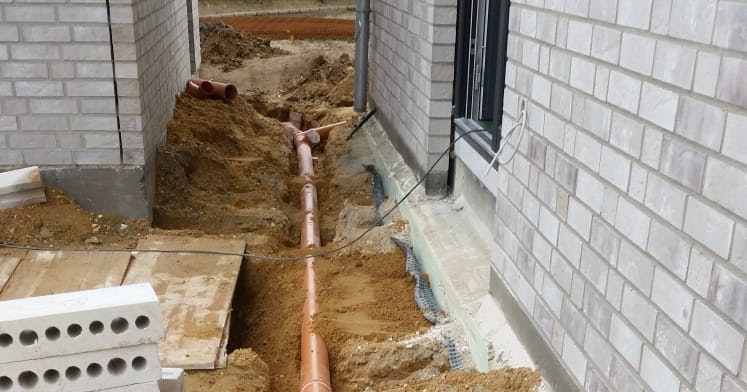 Hausbau Nadine, Max & Alex: Anschlüsse Rigole fertig