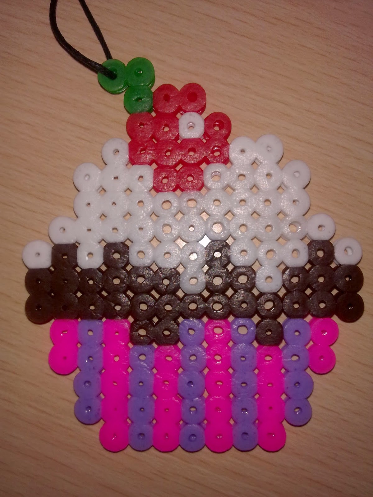 Los 101 hama beads: Colgante Pastel | Magdalena | Cupcake