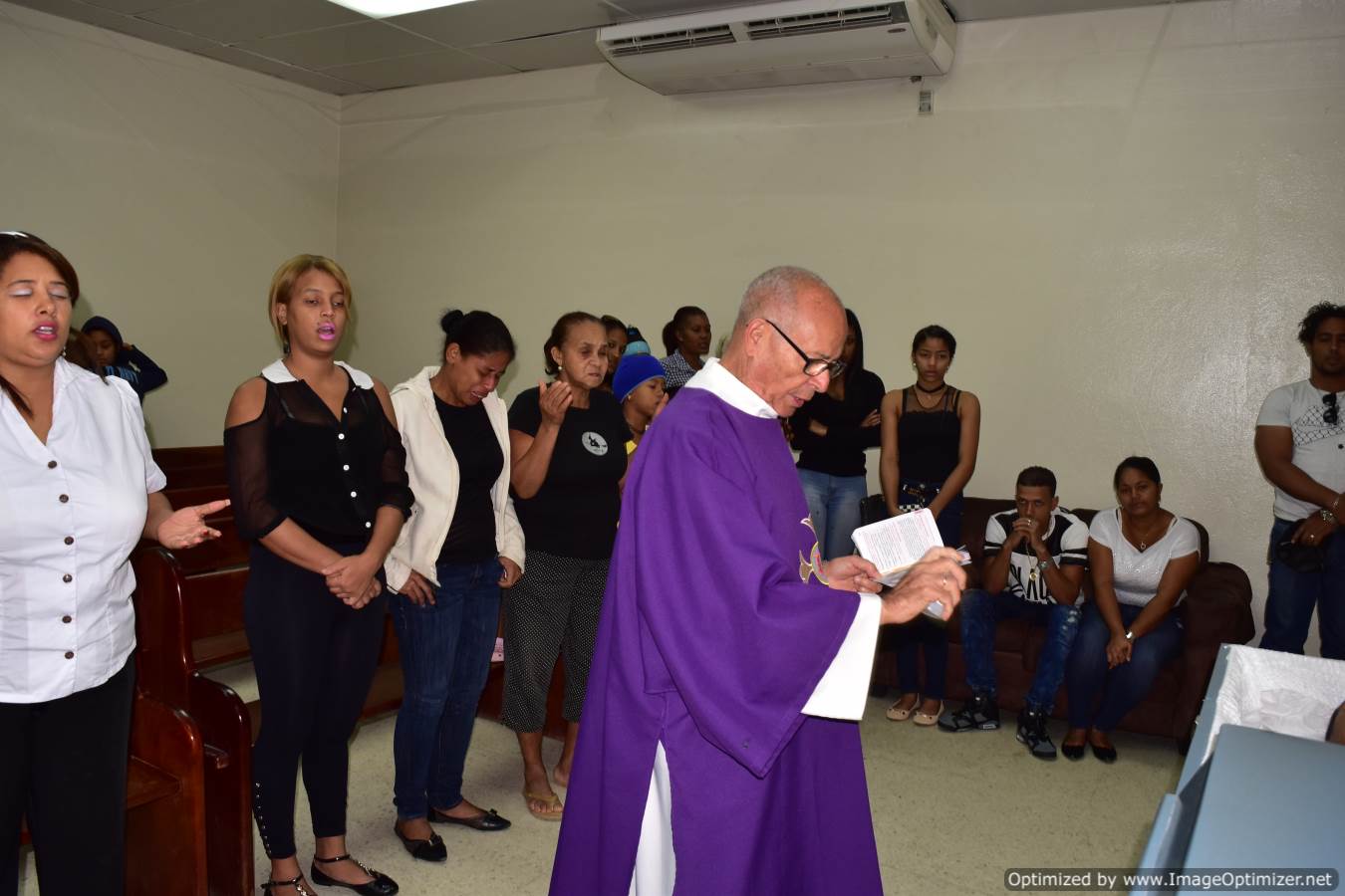 Dominicanalliyo.com: Misa En La Funeraria Inavi Funeral De Rafael Cruz ...