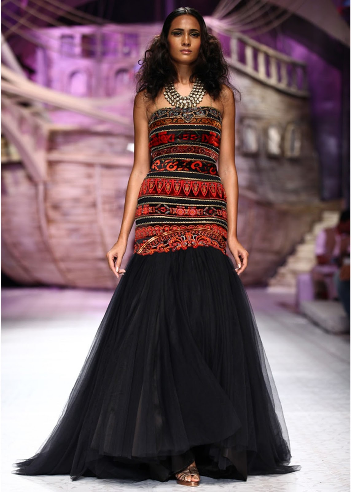هوليوود فور عرب: JJ Valaya Collection at PCJ Delhi Couture Week 2013