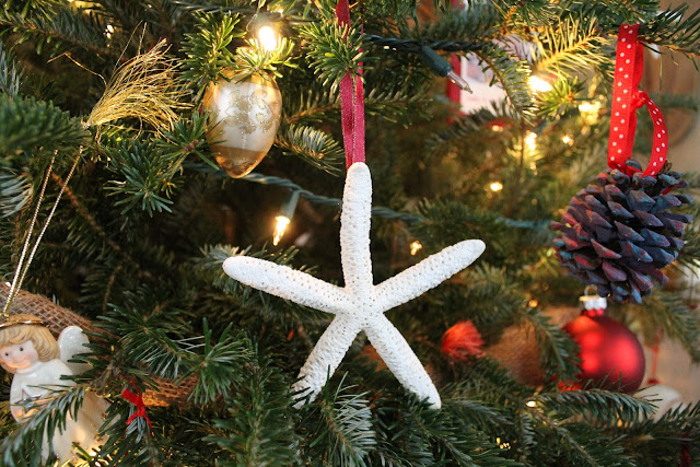 Beach Chic: A Coastal Christmas Tree & DIY Starfish Ornament