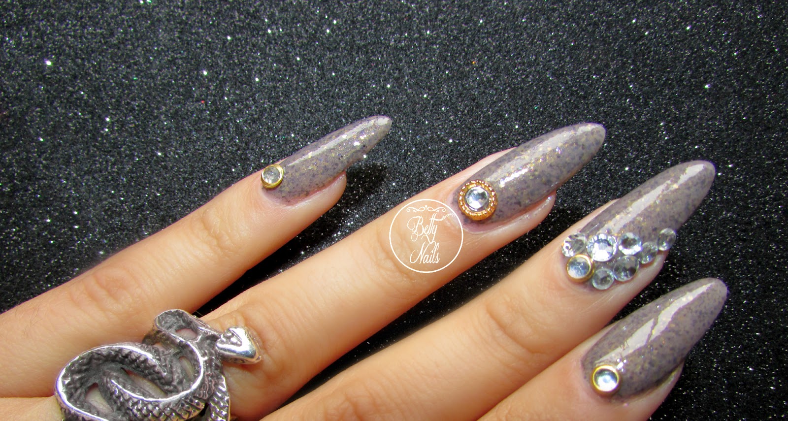 Betty Nails: Coco Avant Chanel - Crazy Polish Lady BLING Nailart