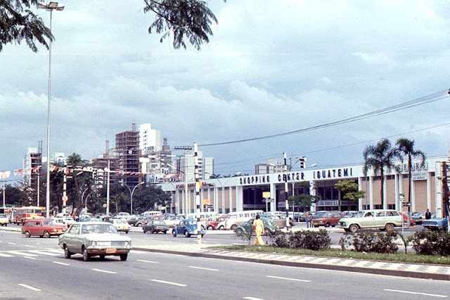 33 Fascinating Photos That Show Street Scenes of São Paulo, Brazil in ...