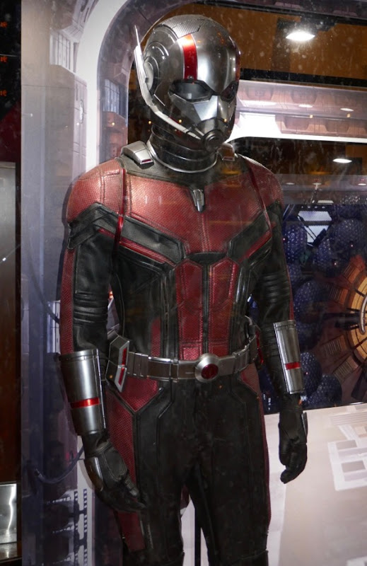 Hollywood Movie Costumes and Props: Paul Rudd and Evangeline Lilly's ...