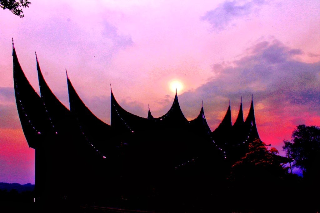 Rumah Gadang, Mahakarya Arsitektur dari Ranah Minang ~ Travelopedia ...