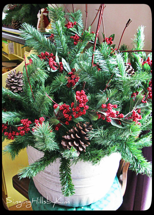 SingingHillsbyKim: 101, well more like 3, uses for artifical Christmas ...