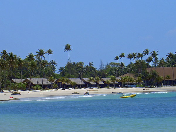 Lagoi Beach - Indonesia Beach Resorts