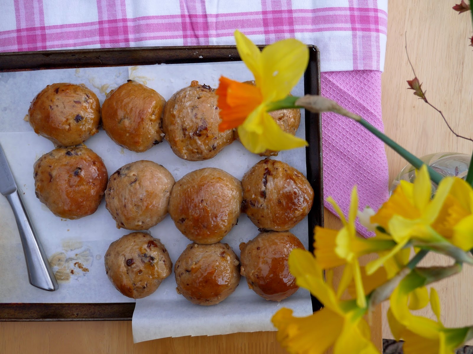 This Muslim Girl Bakes: Spiced Fruit Buns.