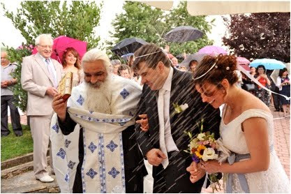 ΕΠΙΤΕΛΟΥΣ!!! ΙΕΡΕΑΣ ΣΤΗ ΡΟΔΟ ΔΙΕΚΟΨΕ ΤΟ ΜΥΣΤΗΡΙΟ ΤΟΥ ΓΑΜΟΥ ΛΟΓΩ ΤΗΣ ...