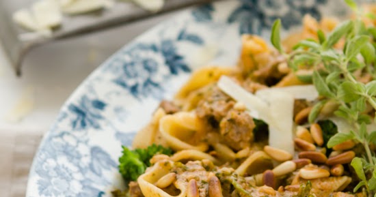 Dalia's Kitchen: Conchiglie Pasta with Sausage & Tender Broccoli