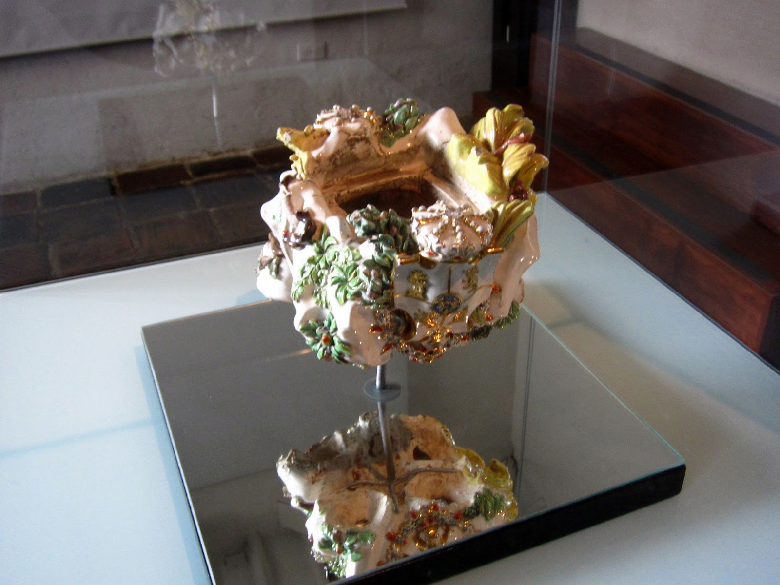 Where Is Darren Now?: The Vase That Gave Birth To Colombia