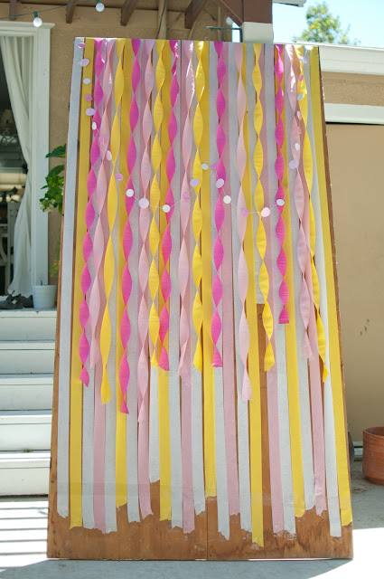 Domestic Fashionista: DIY Photo Booth