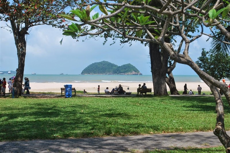 Joy in Thailand: Samila Beach a Songkhla