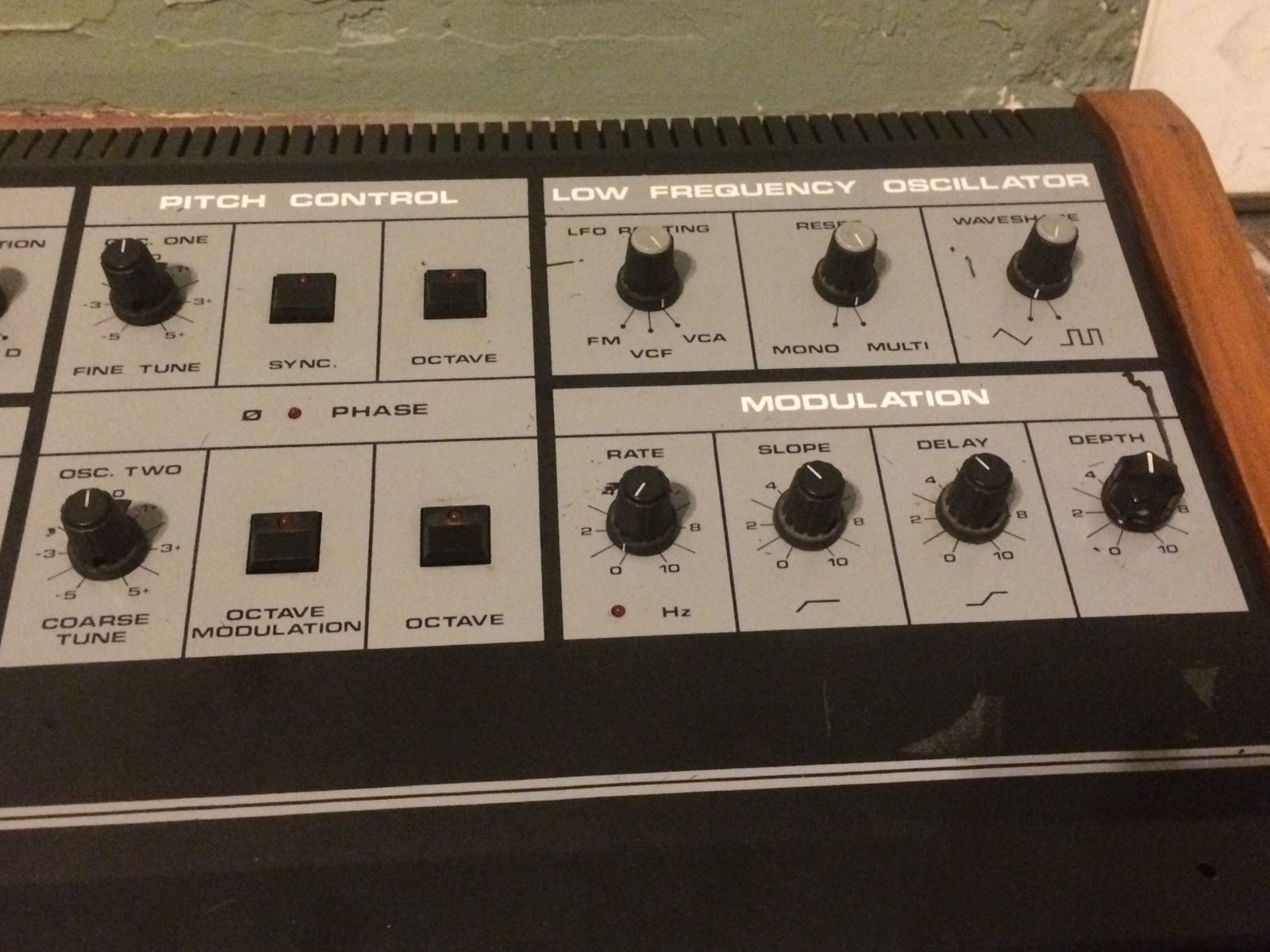 MATRIXSYNTH: Crumar Stratus 6 Voice Polyphonic Analog Synthesizer SN 00042