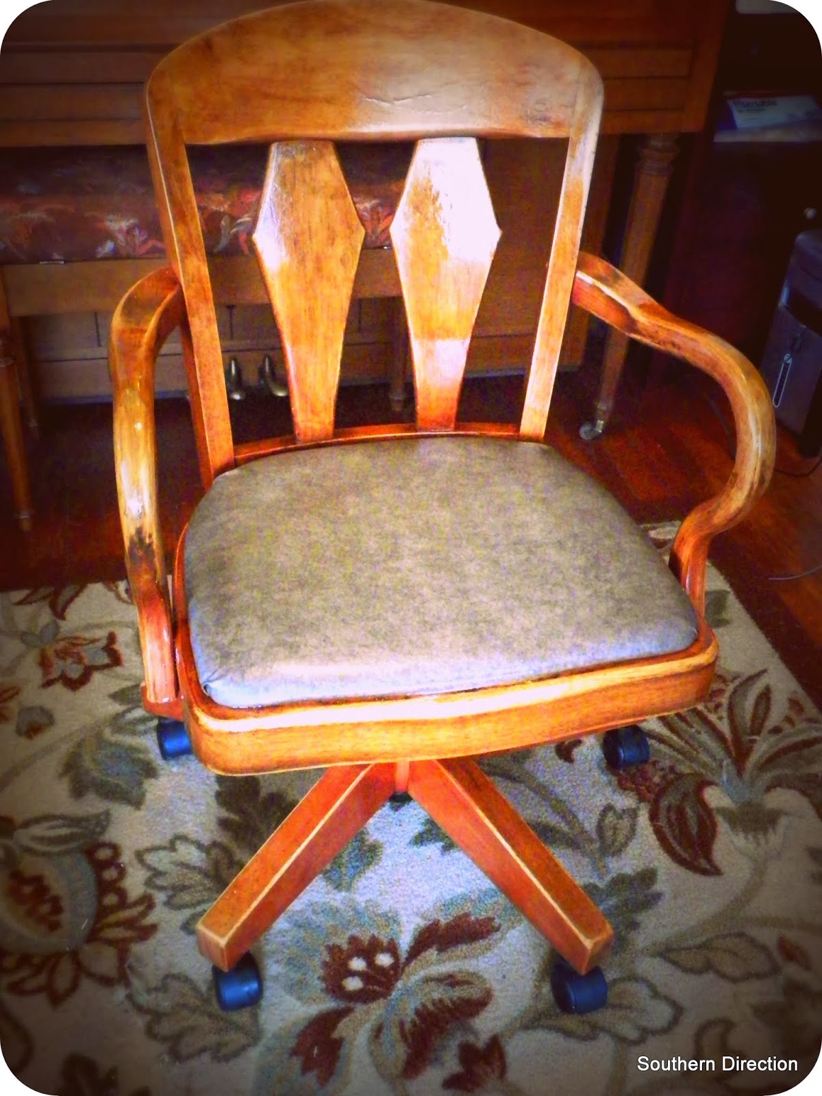 Southern-Direction: Re-upholstering the Desk Chair-DIY