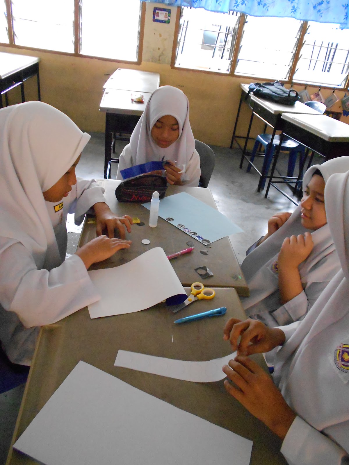 -n.S.v-: Corak Terancang - Susunan Dam, Teknik Kolaj