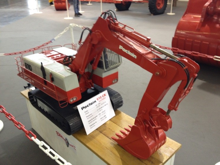 Baumaschinen und Miniaturen: April 2012