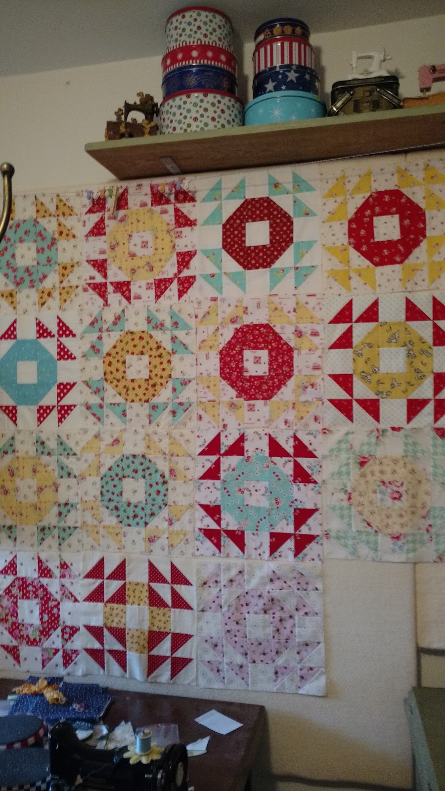 Missy's Homemaking Adventures: Single Wedding Ring Quilt