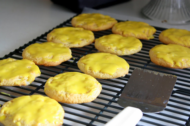 The Terrace Housewife: Lemonhead Cookies