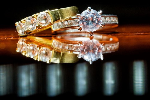 Beautiful Jewelry Photography Using an Inexpensive LED Light / The ...