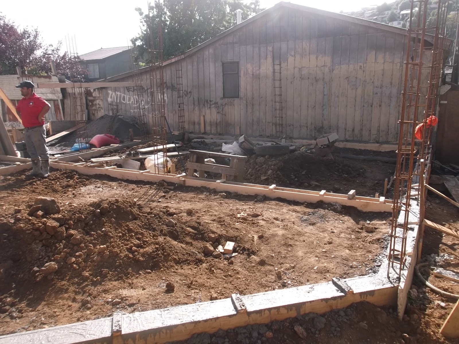 guarda construcciones JDC: encofrado y hormigonado de sobrecimiento