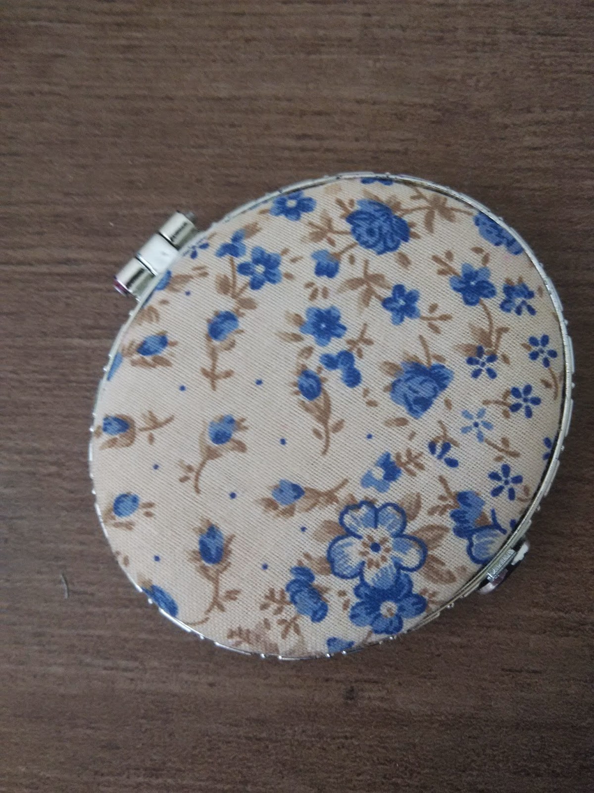 Bows and Ribbons: DIY Compact Mirror