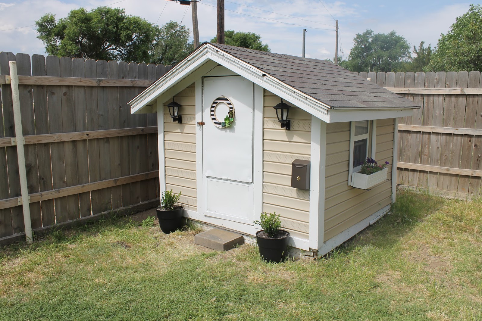 Lyndi's Projects: Ten Ideas for a Playhouse Exterior