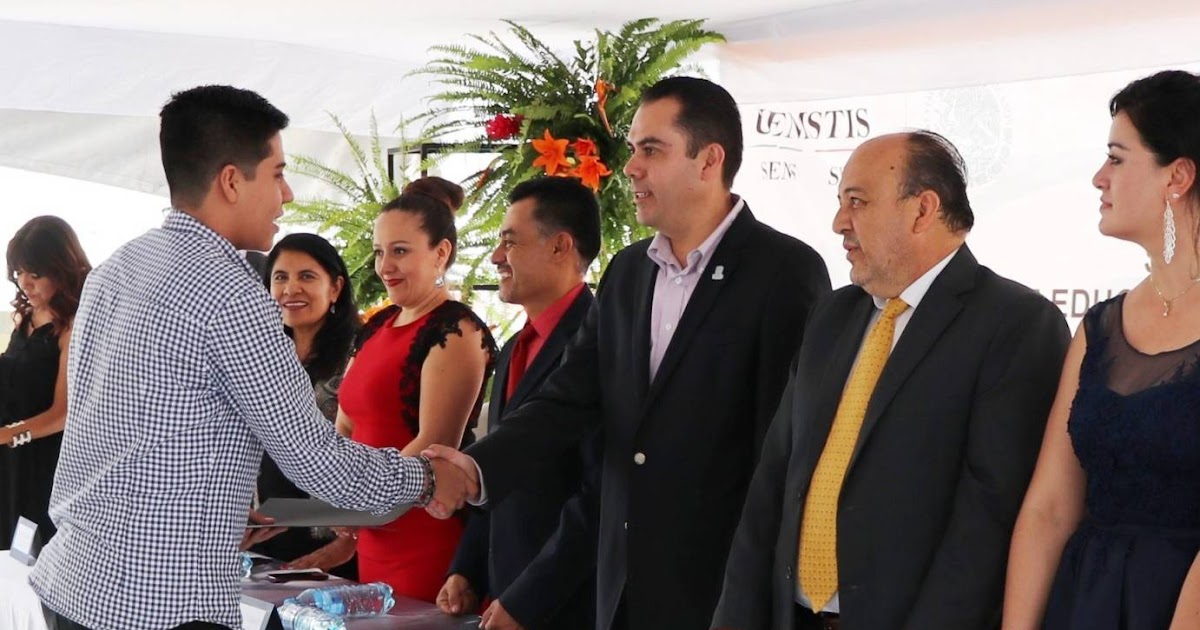 SE GRADÚAN 192 JÓVENES DEL CBTIS 282
