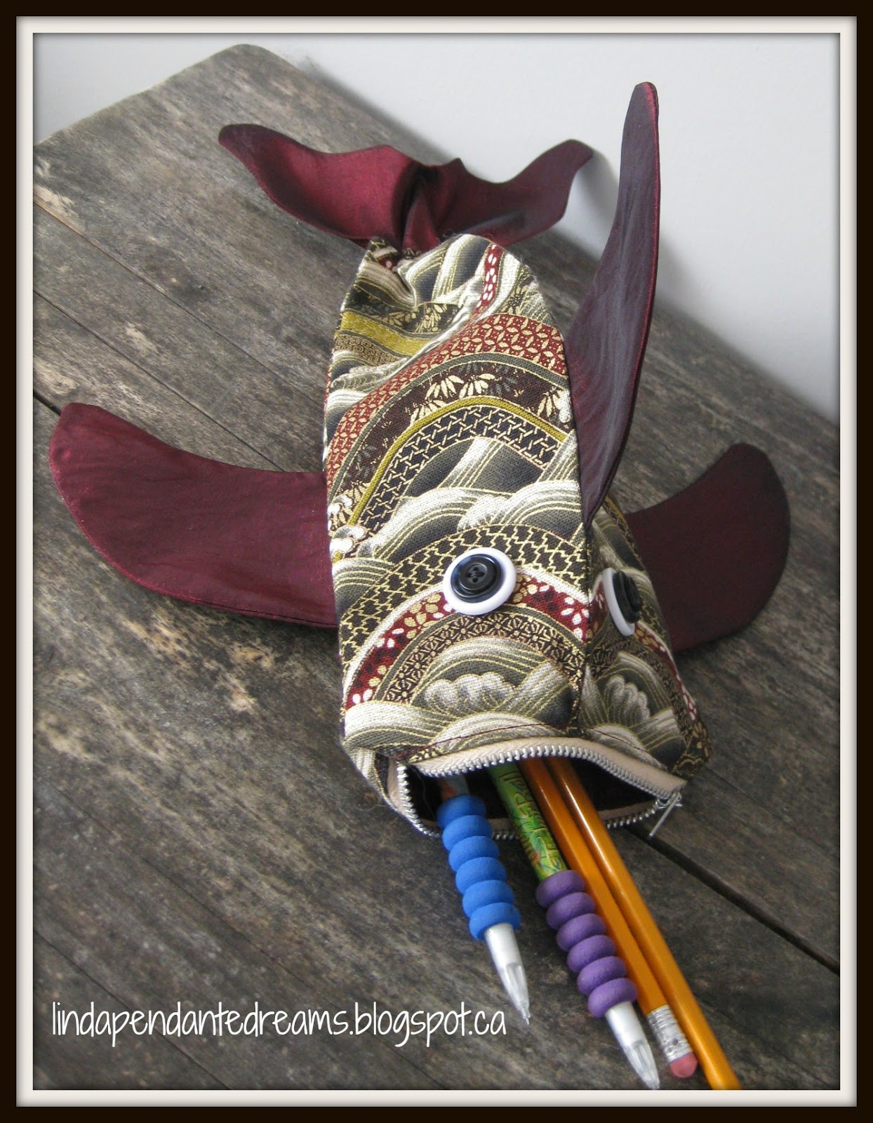 lindapendante dreams: Zip Lipped Fish Pouch With Tutorial